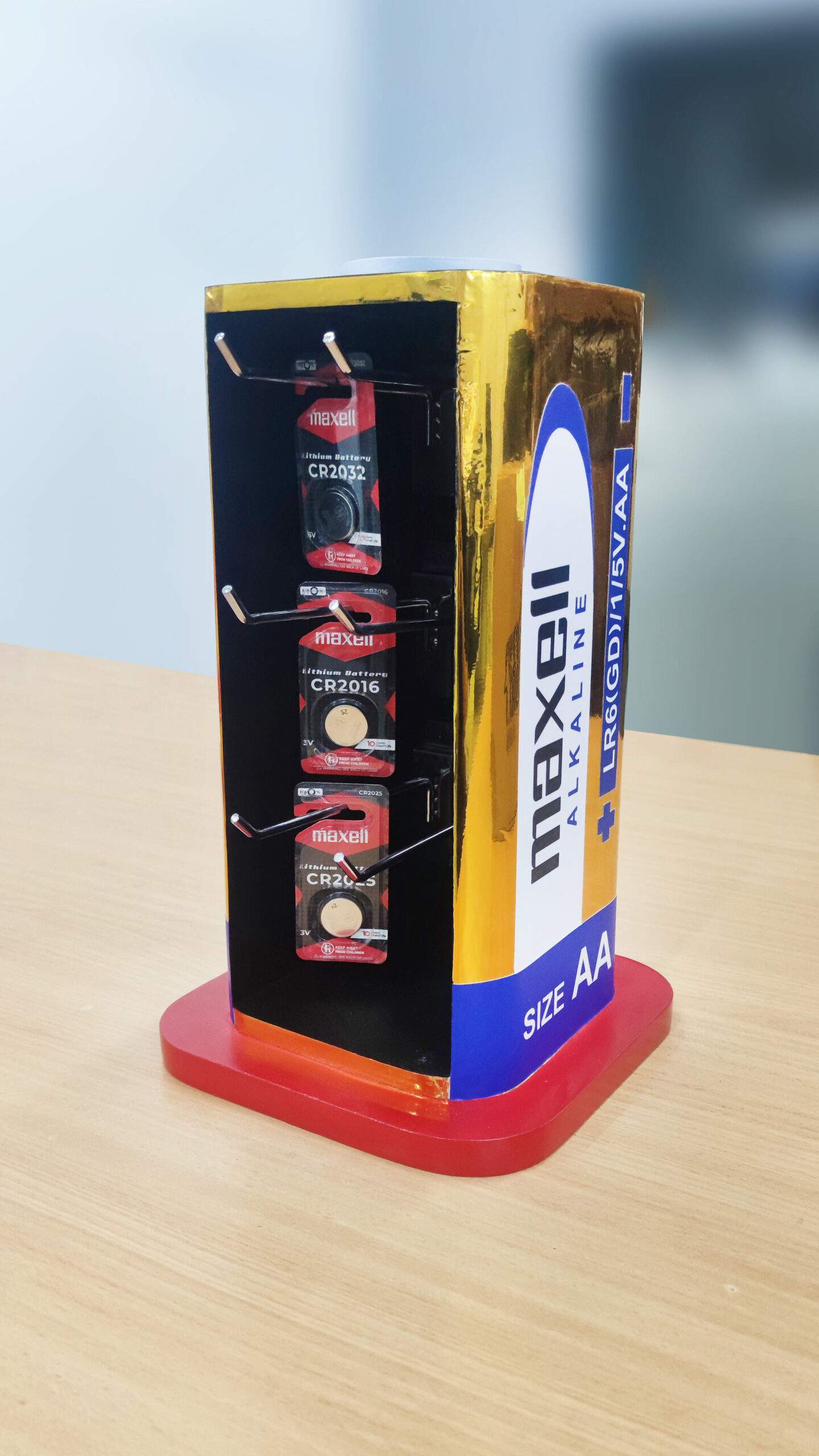 Maxell Battery Product Display - Ultimate Graphics