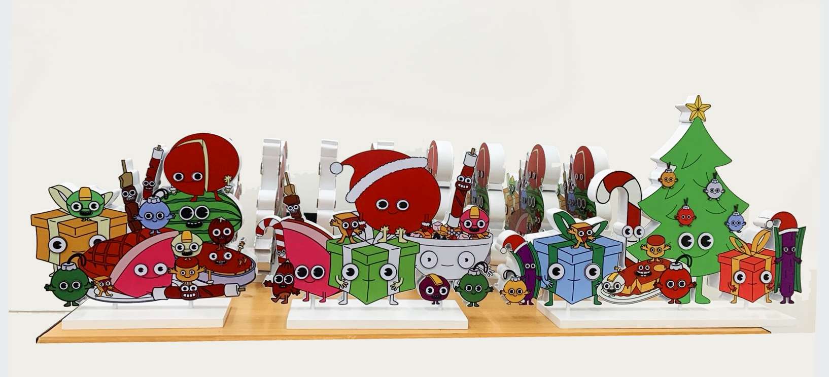 VISUAL MERCHANDISING - Power Mac Center Holiday Table Topper - Ultimate ...