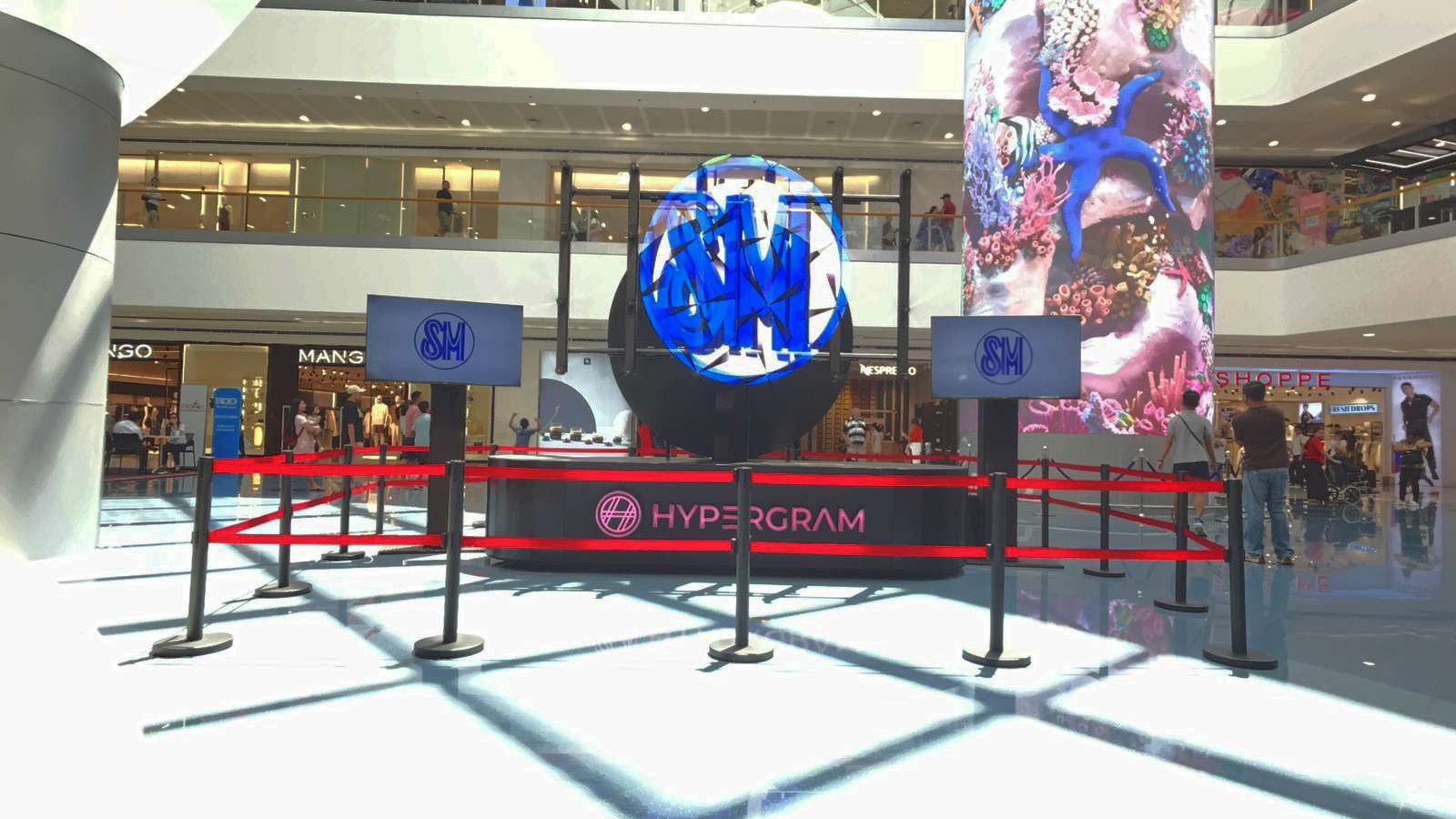 MALL OF ASIA 2025 Hypergram Exhibit Booth - Ultimate Graphics